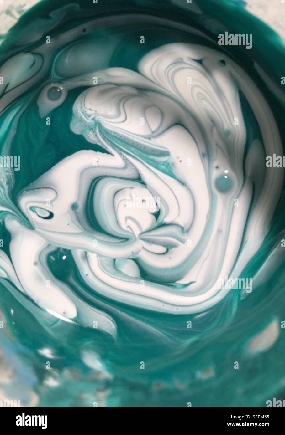 Mixing paint colors hi-res stock photography and images - Alamy