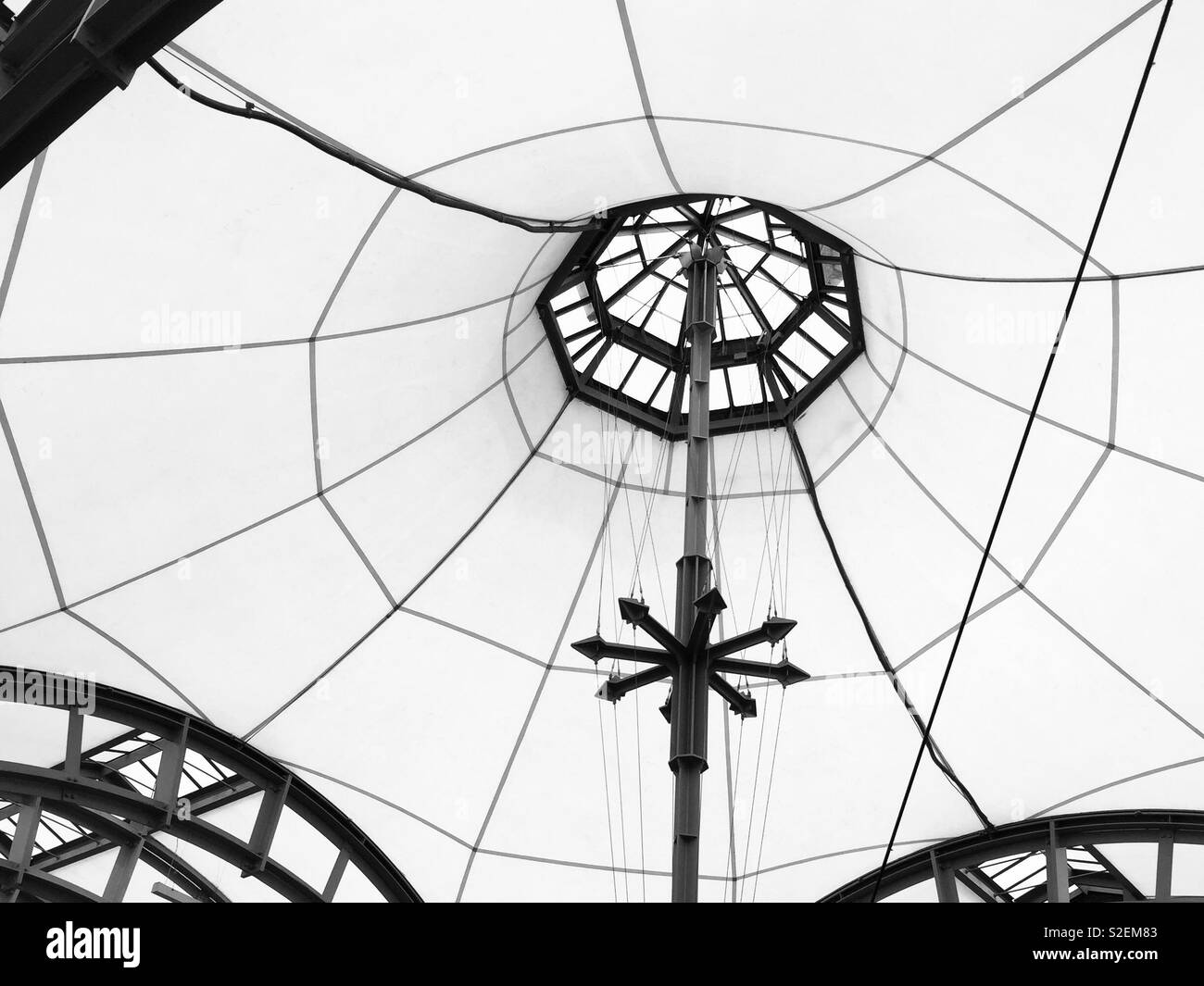 Cable supported hi-res stock photography and images - Alamy