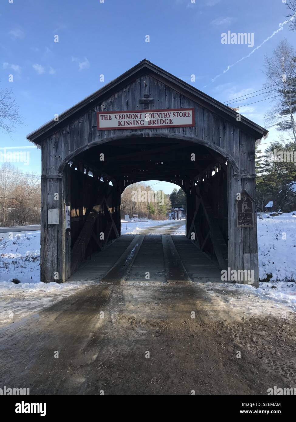 Kissing bridge vt hi-res stock photography and images - Alamy