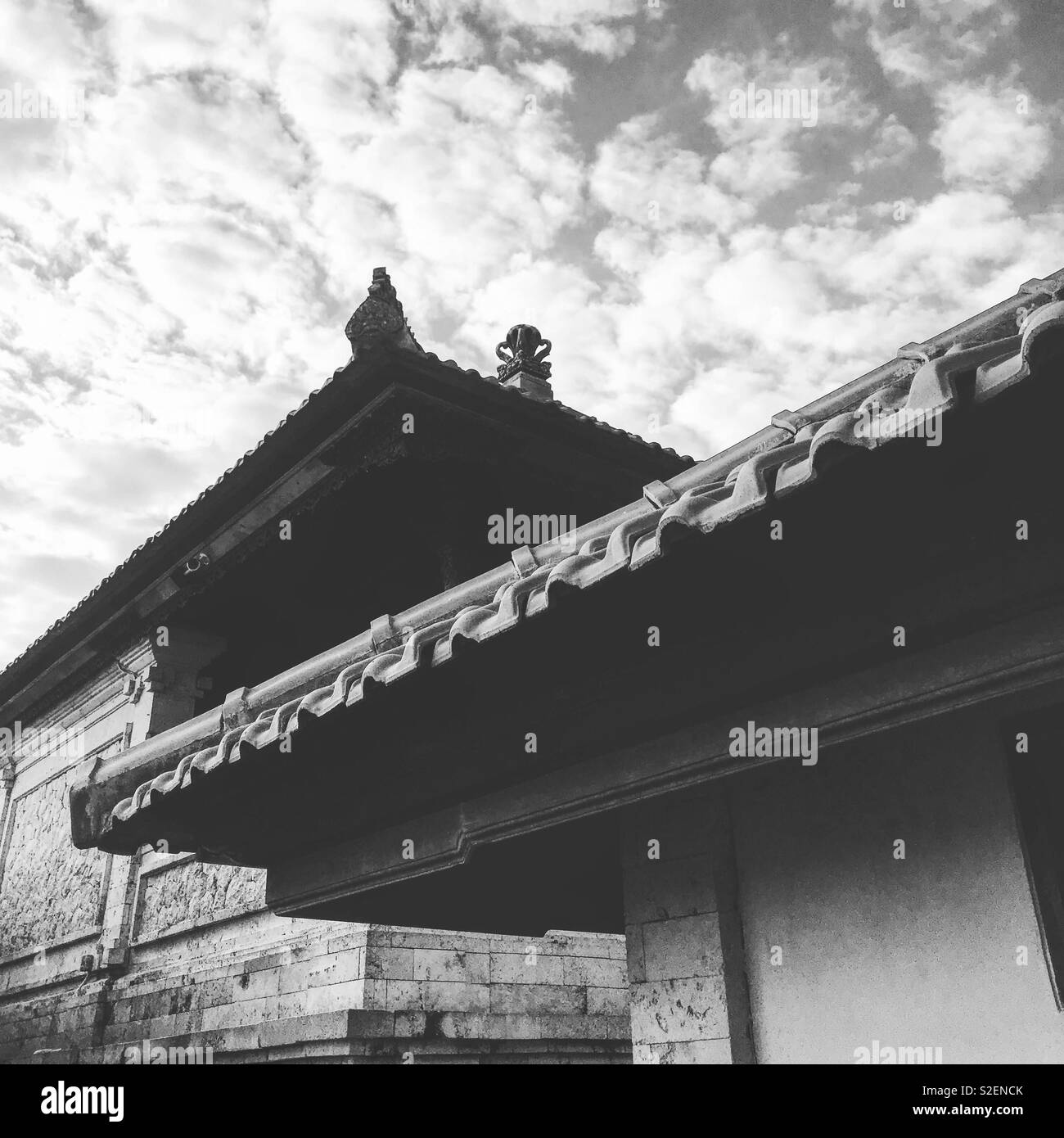 Roof cornice hi-res stock photography and images - Alamy
