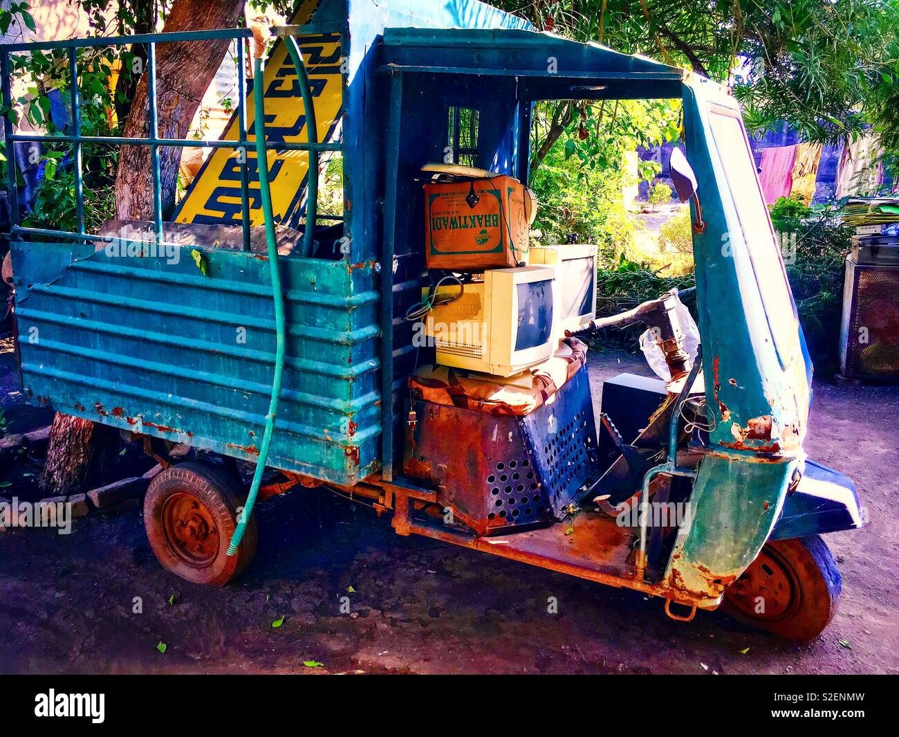 Motorized rickshaw hi-res stock photography and images - Alamy