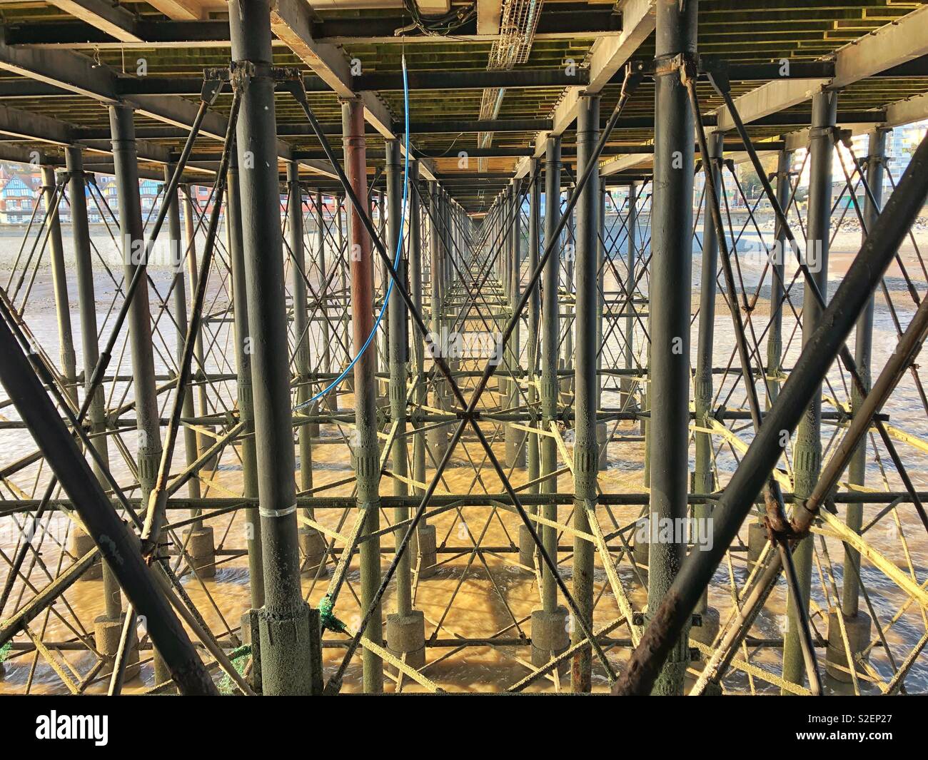 Supporting struts hi-res stock photography and images - Alamy