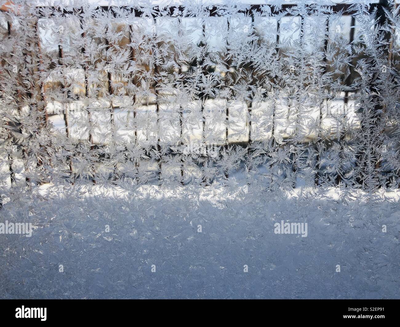 Winter and window hi-res stock photography and images - Alamy