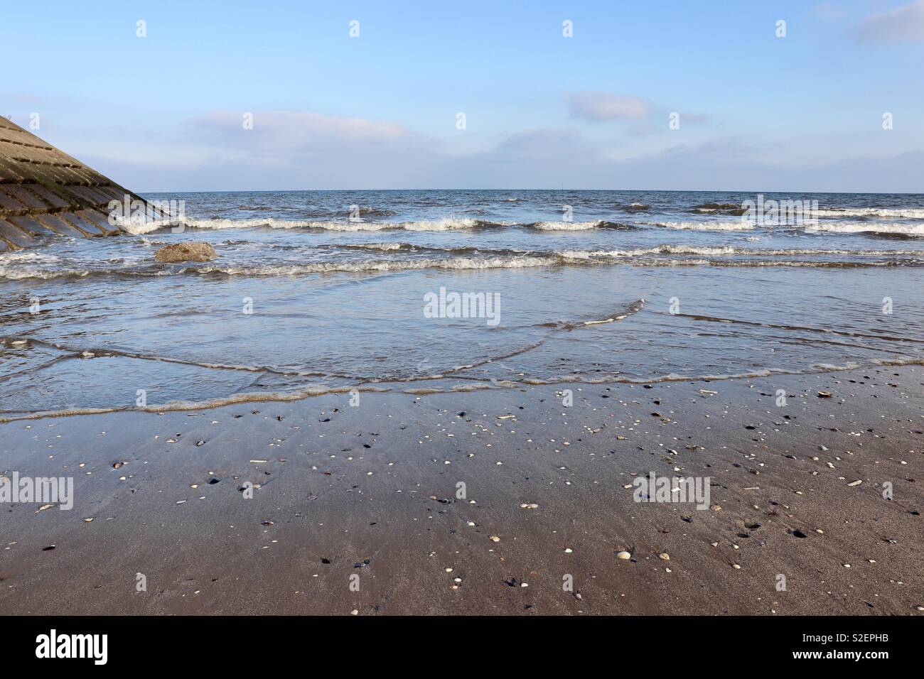 Stone wall sea defence hi-res stock photography and images - Alamy
