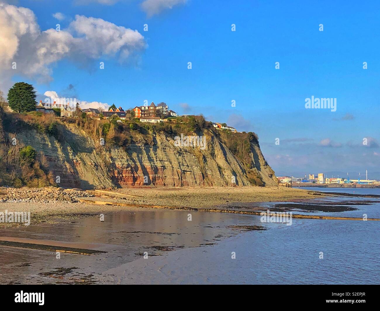 Penarth vale of glamorgan houses hi-res stock photography and images ...