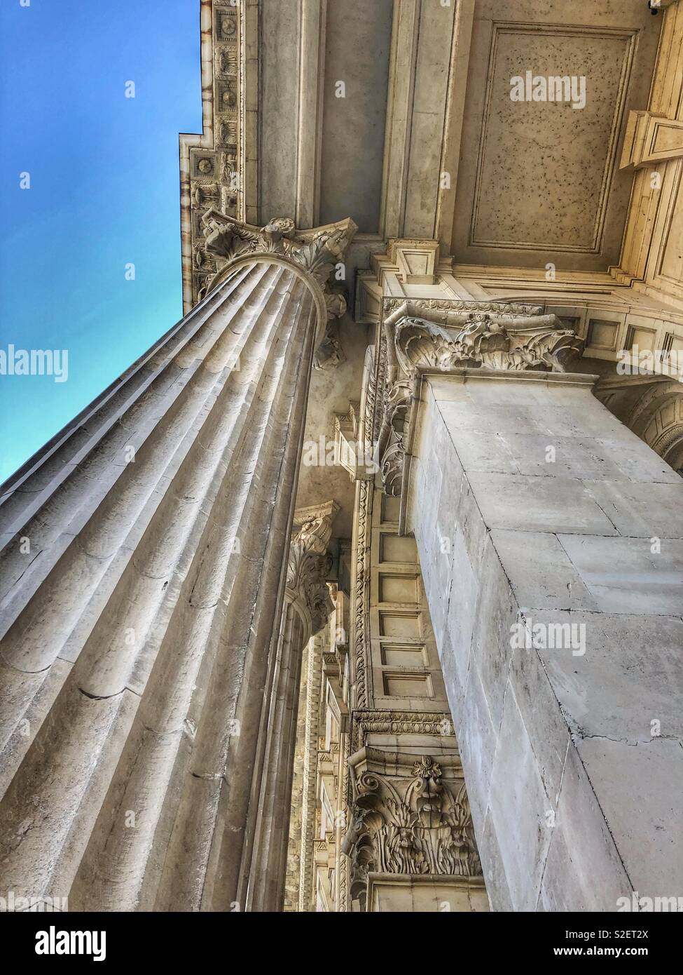 Architectural designs of columns hi-res stock photography and images ...