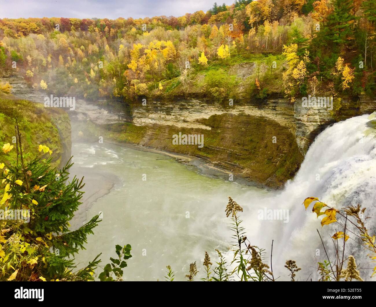 Waterfall at Letchworth in fall Stock Photo - Alamy