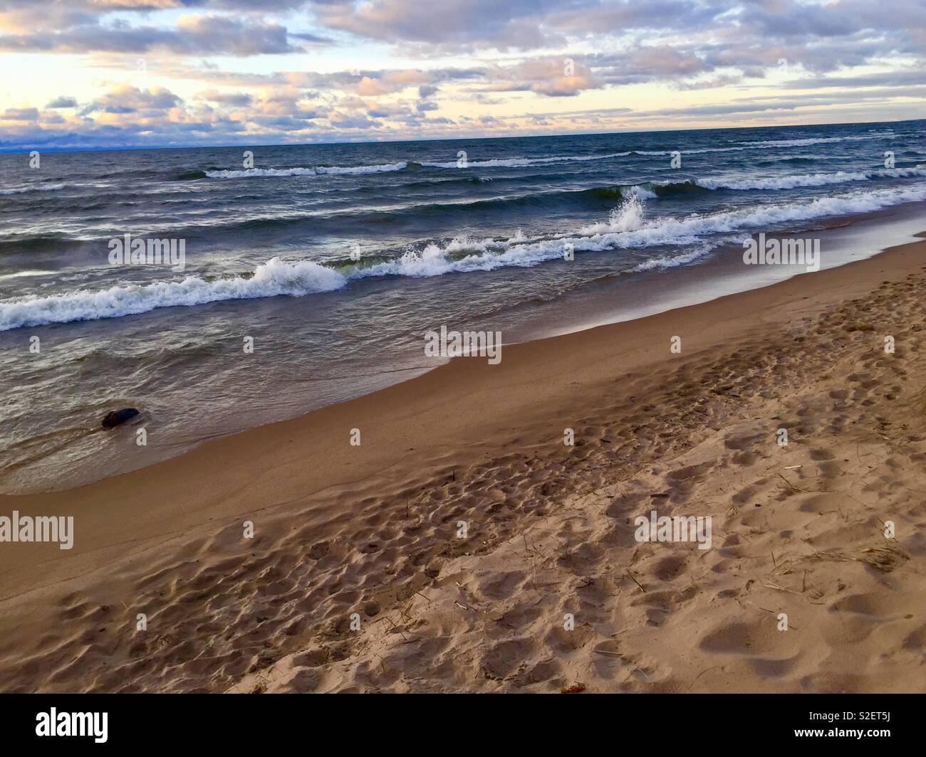 Oval beach sunset hi-res stock photography and images - Alamy