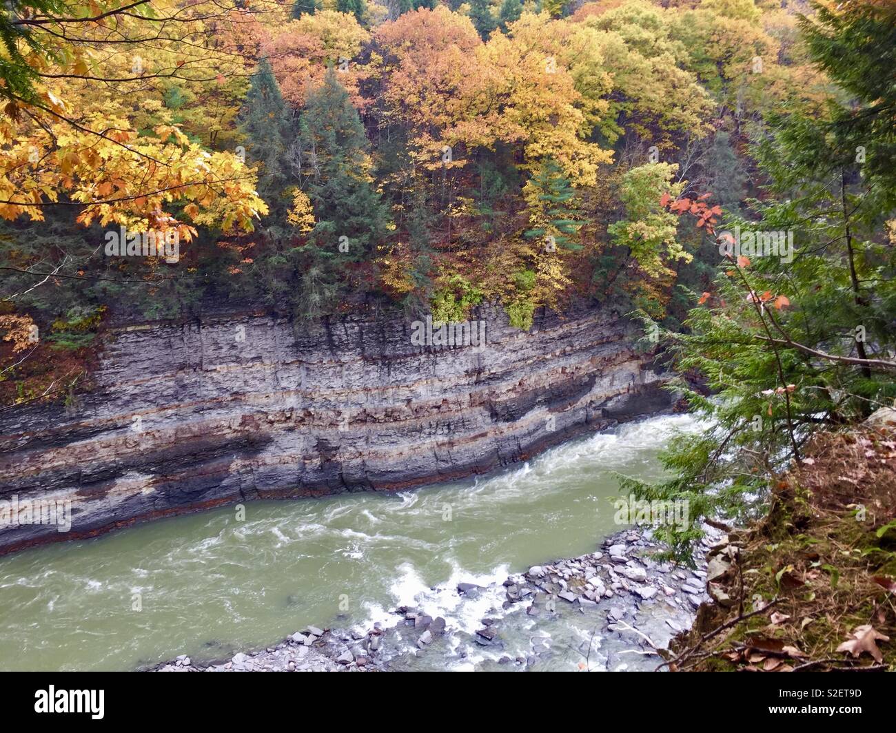 Gorge in fall hi-res stock photography and images - Alamy