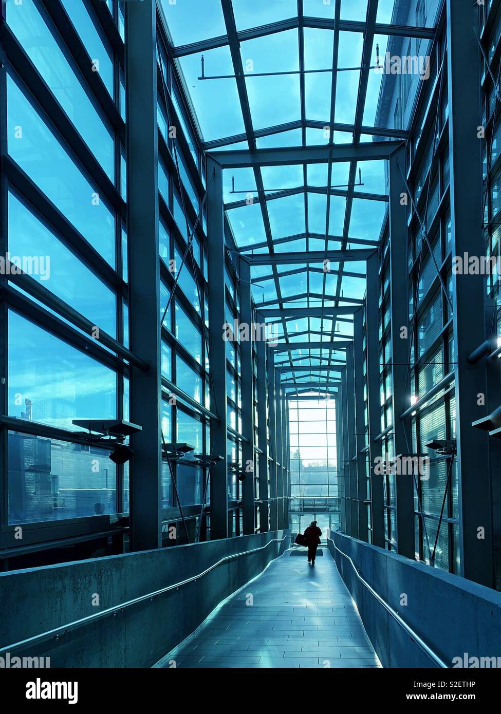 Hallway architecture hi-res stock photography and images - Alamy