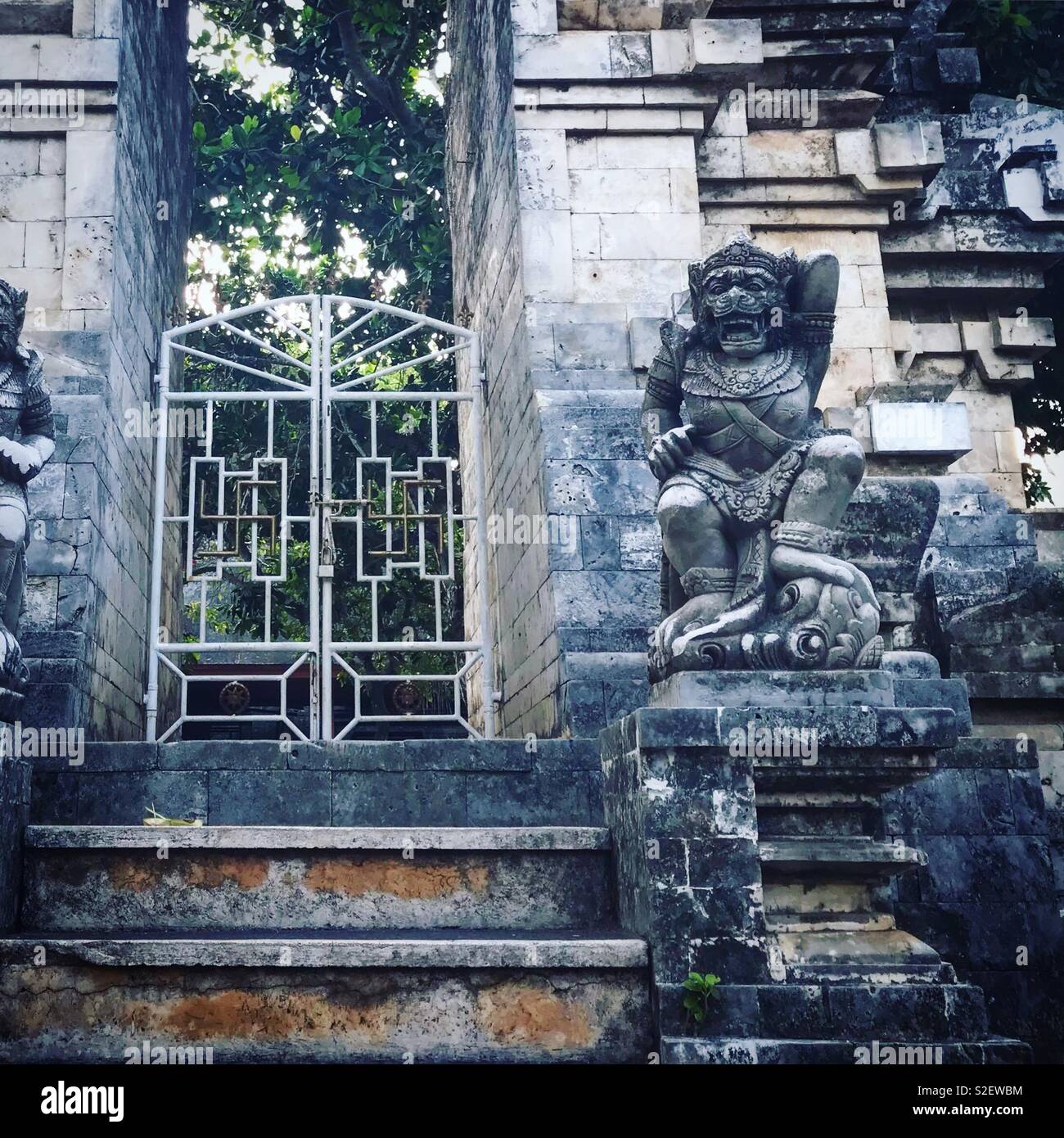 Gargoyle guarding the temple gate Stock Photo - Alamy