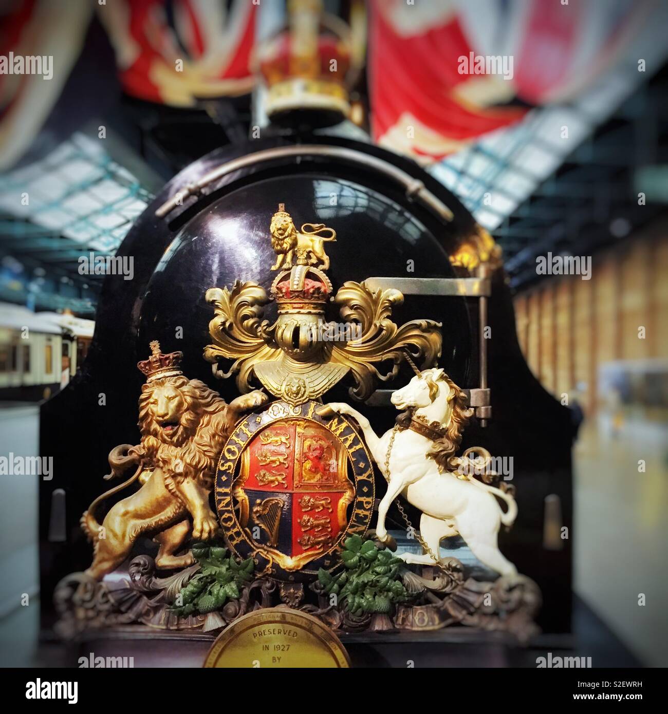 British railways crest hi-res stock photography and images - Alamy