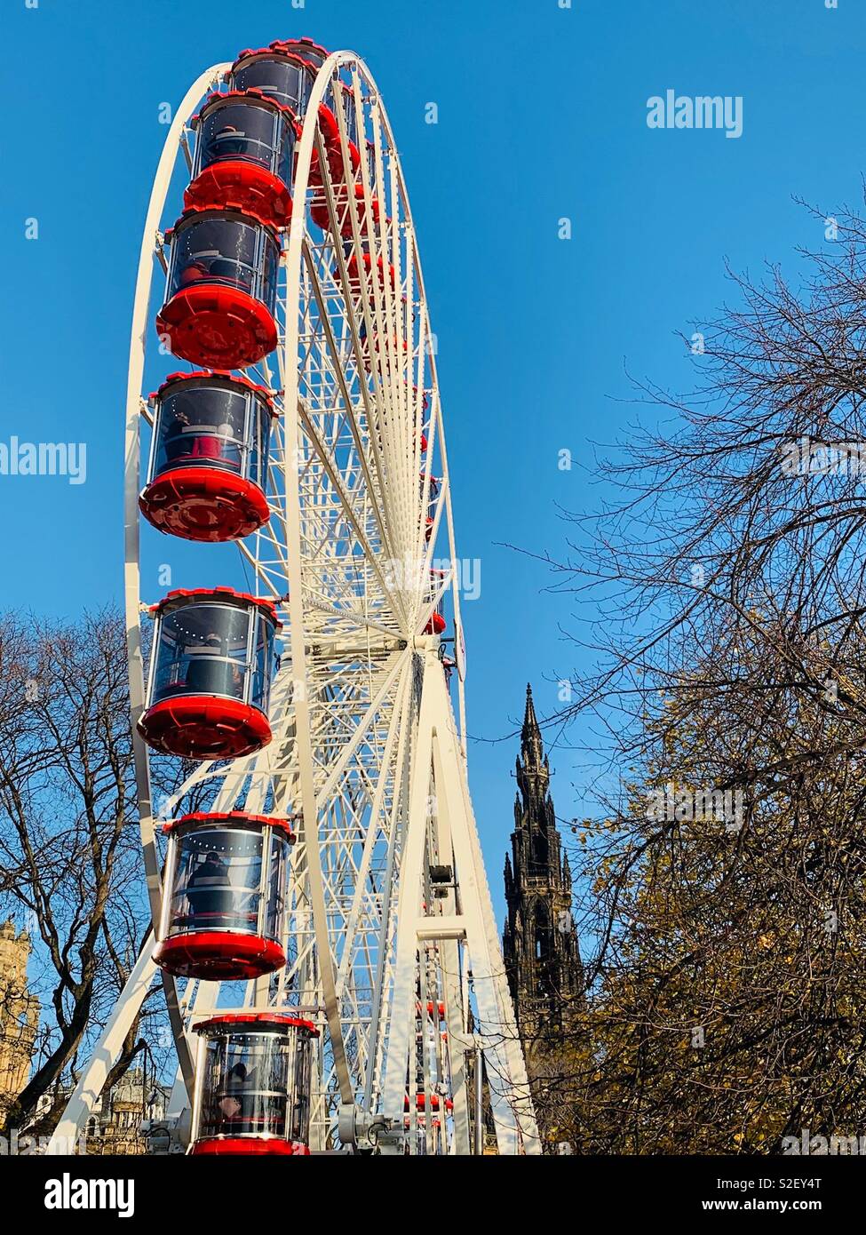 Edinburgh christmas ferris wheel hi-res stock photography and images ...