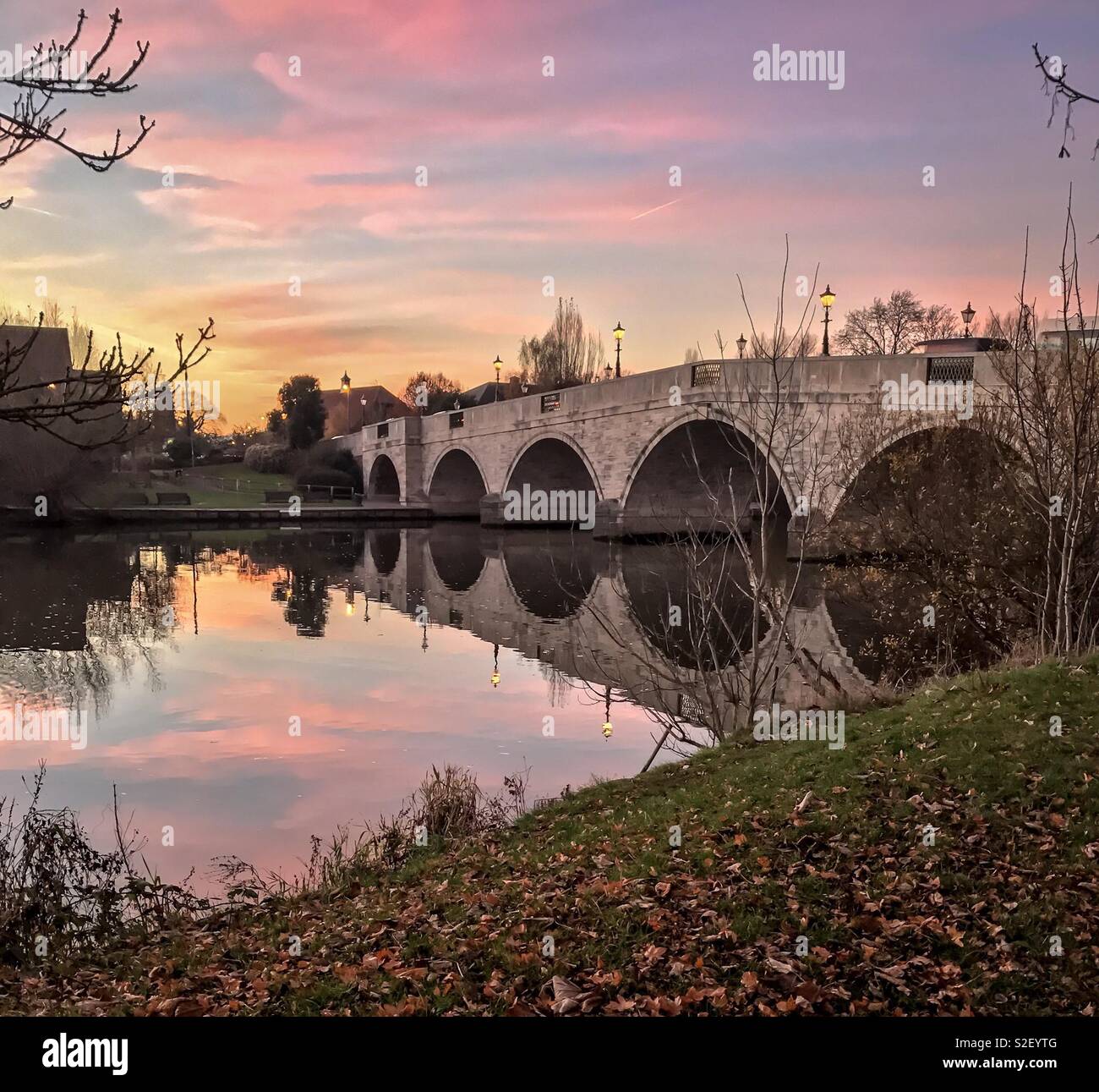 Chertsey Bridge Hi res Stock Photography And Images Alamy chertsey-bridge-hi-res-stock-photography-and-images-alamy