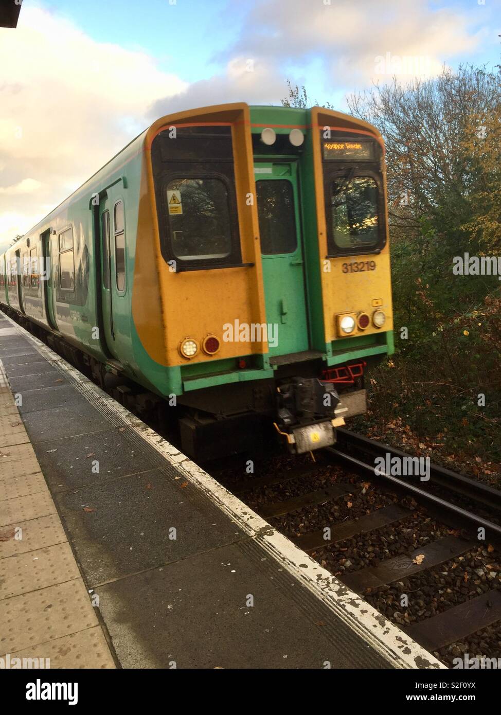 Incoming train hi-res stock photography and images - Alamy