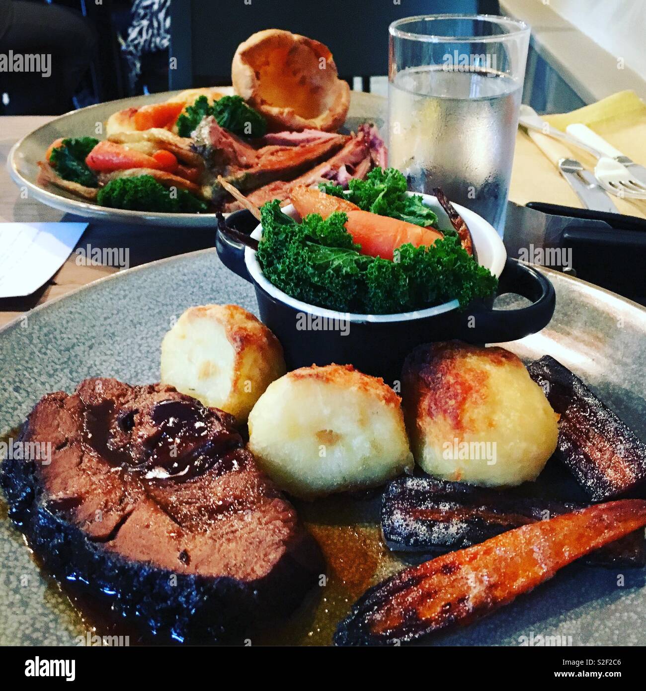 Sunday lunch hi-res stock photography and images - Alamy
