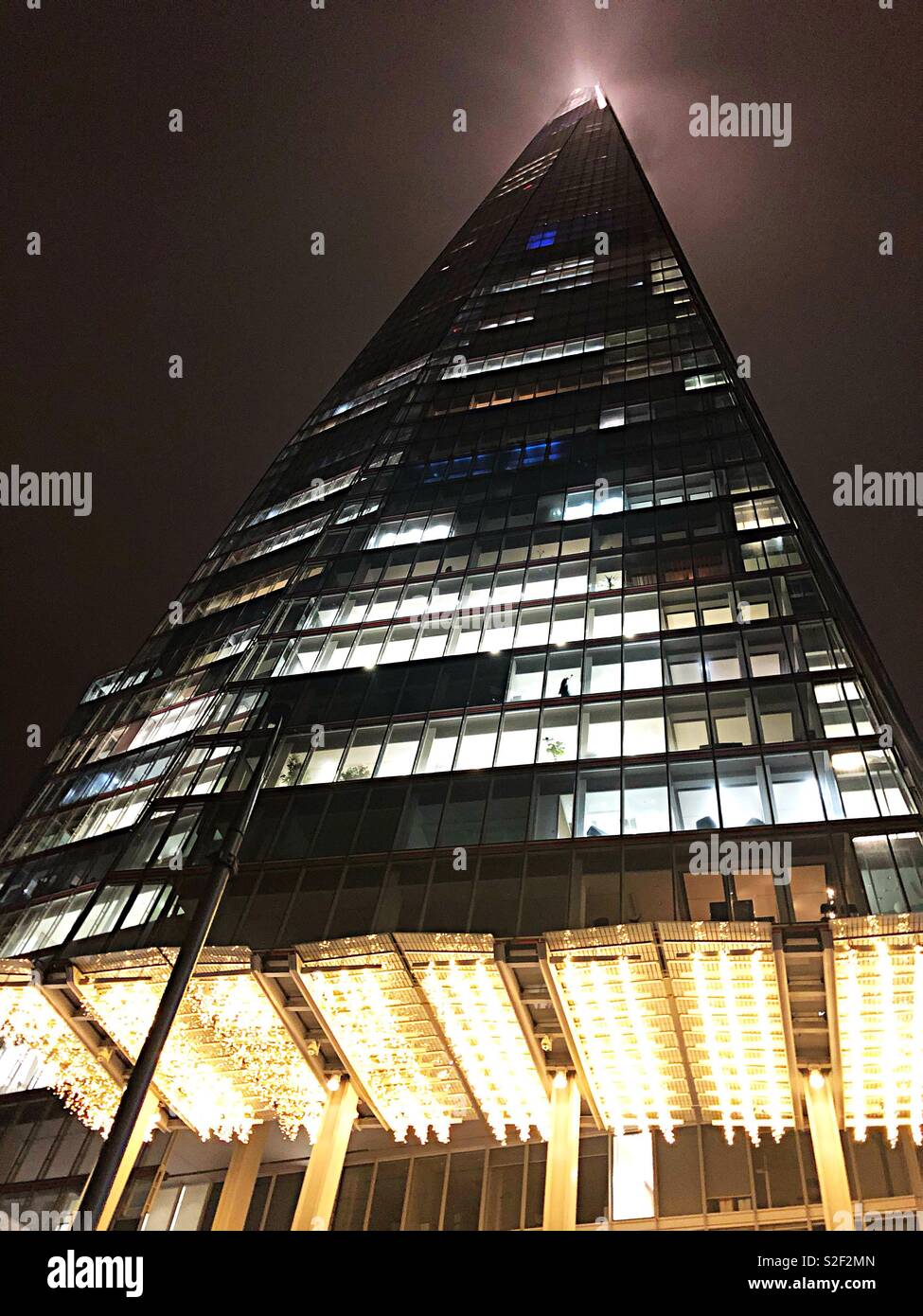 The Shard, London on a misty evening Stock Photo - Alamy