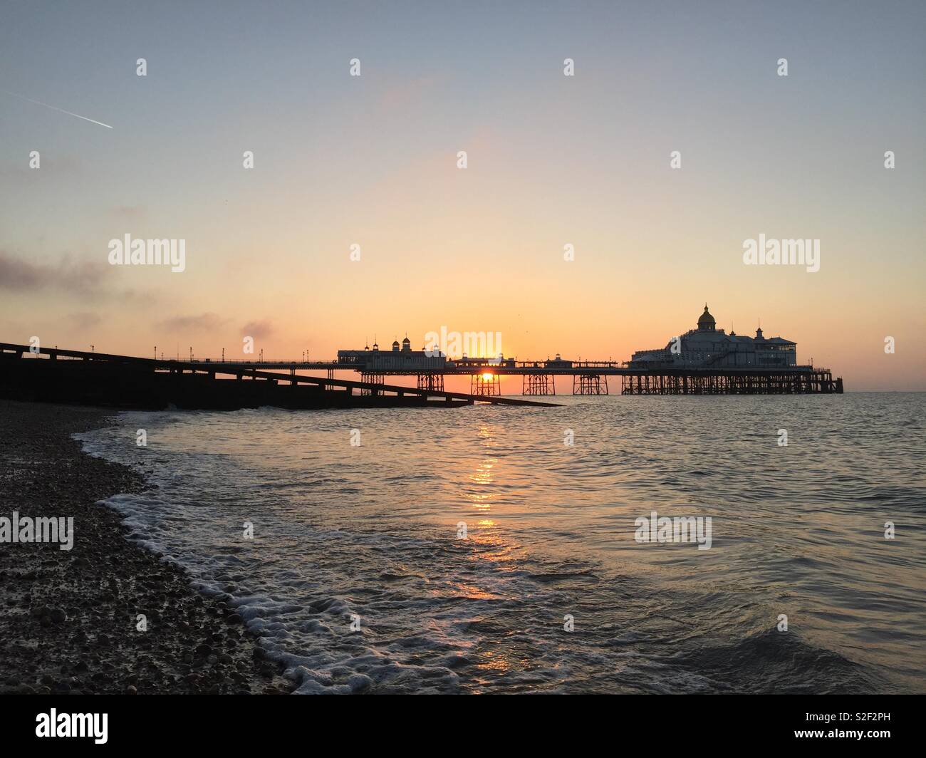 Eastbourne sea hi-res stock photography and images - Alamy