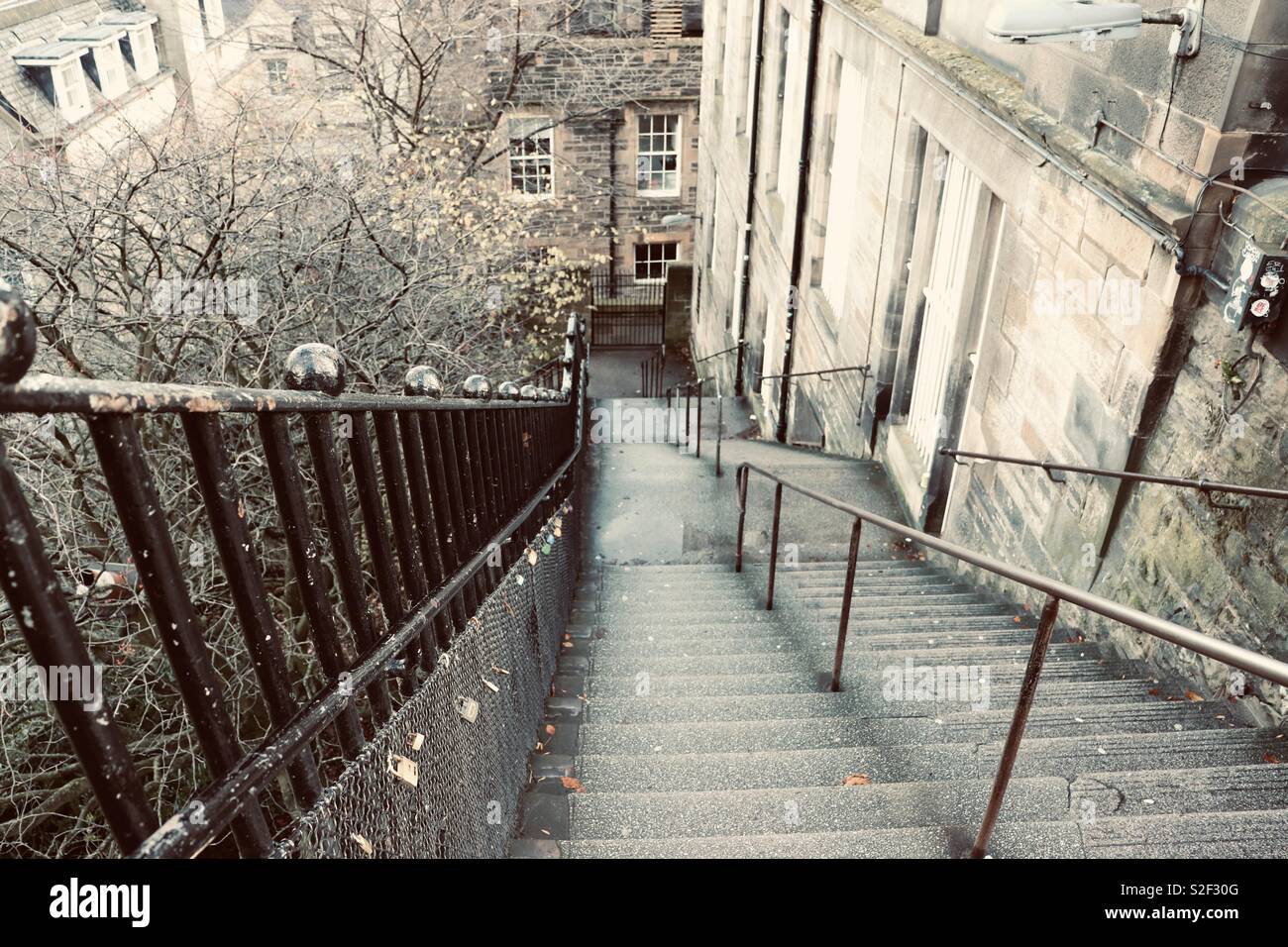 Steps between buildings hi-res stock photography and images - Alamy