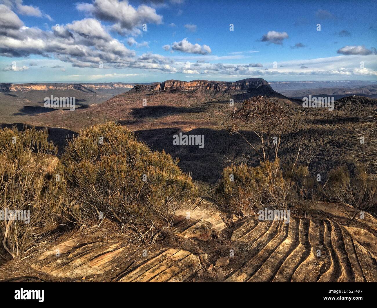 Mount Solitary and the Jamison Valley viewed from the clifftop near ...