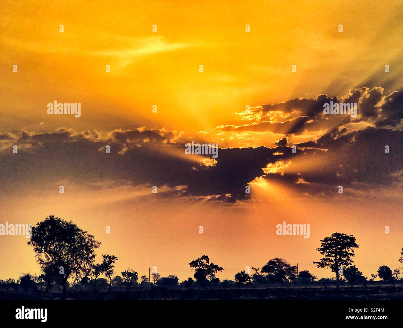 God sun ray hi-res stock photography and images - Alamy
