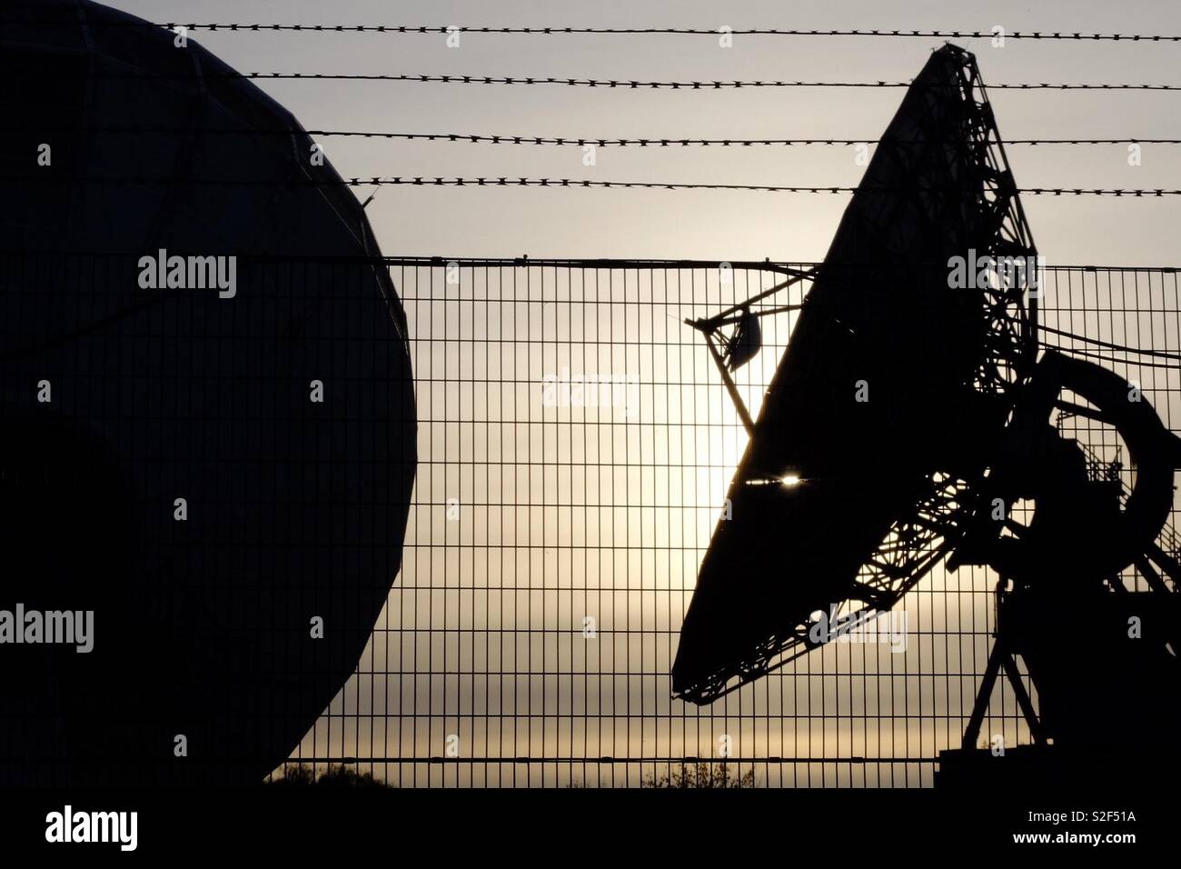 Earth_station hi-res stock photography and images - Alamy