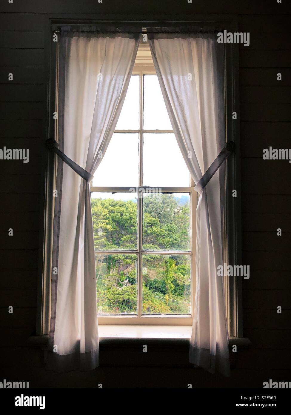 Looking at an old house hi-res stock photography and images - Alamy