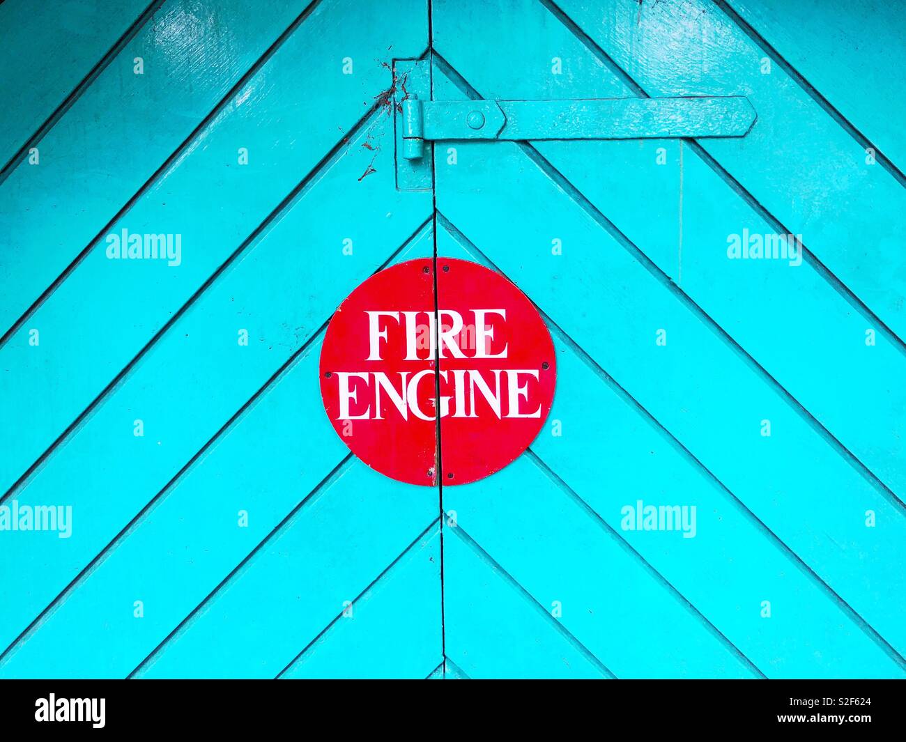 Fire engine sign hi-res stock photography and images - Alamy