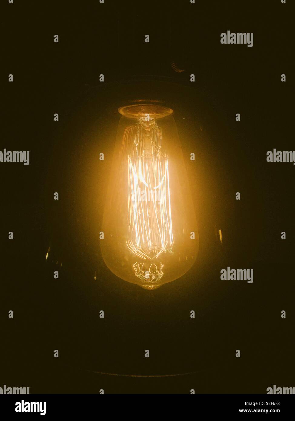 Light in dark room hi-res stock photography and images - Alamy