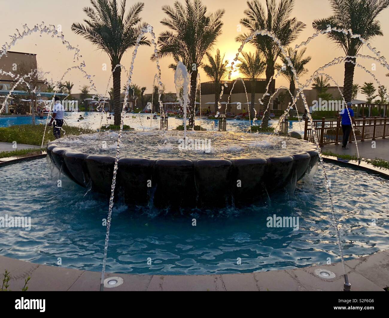 Fountain sunset hi-res stock photography and images - Alamy