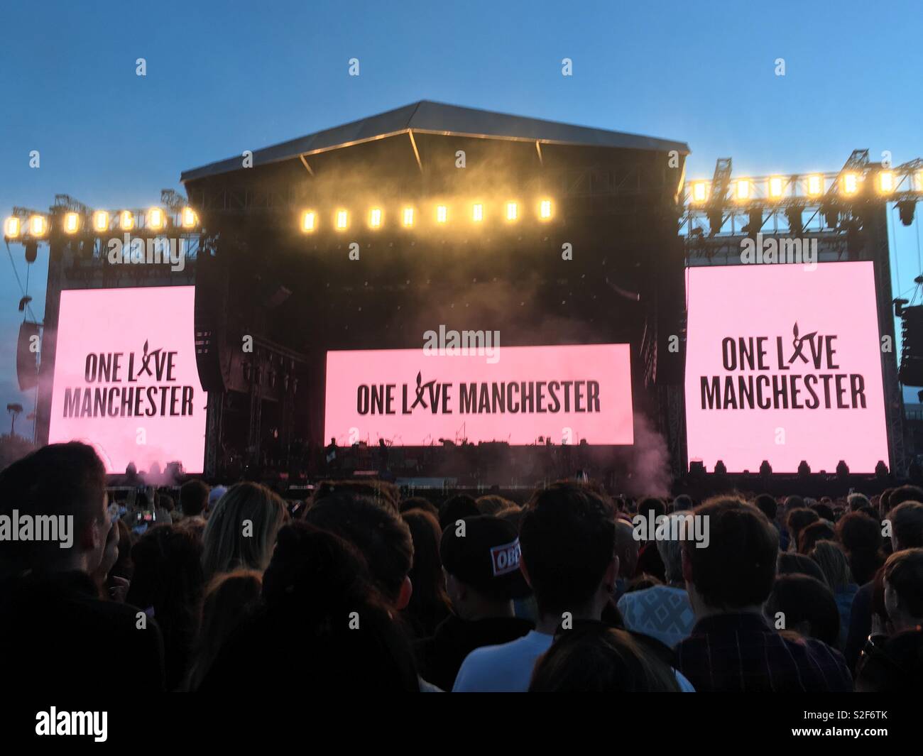 Ariana Grande Manchester Concert High Resolution Stock Photography and ...