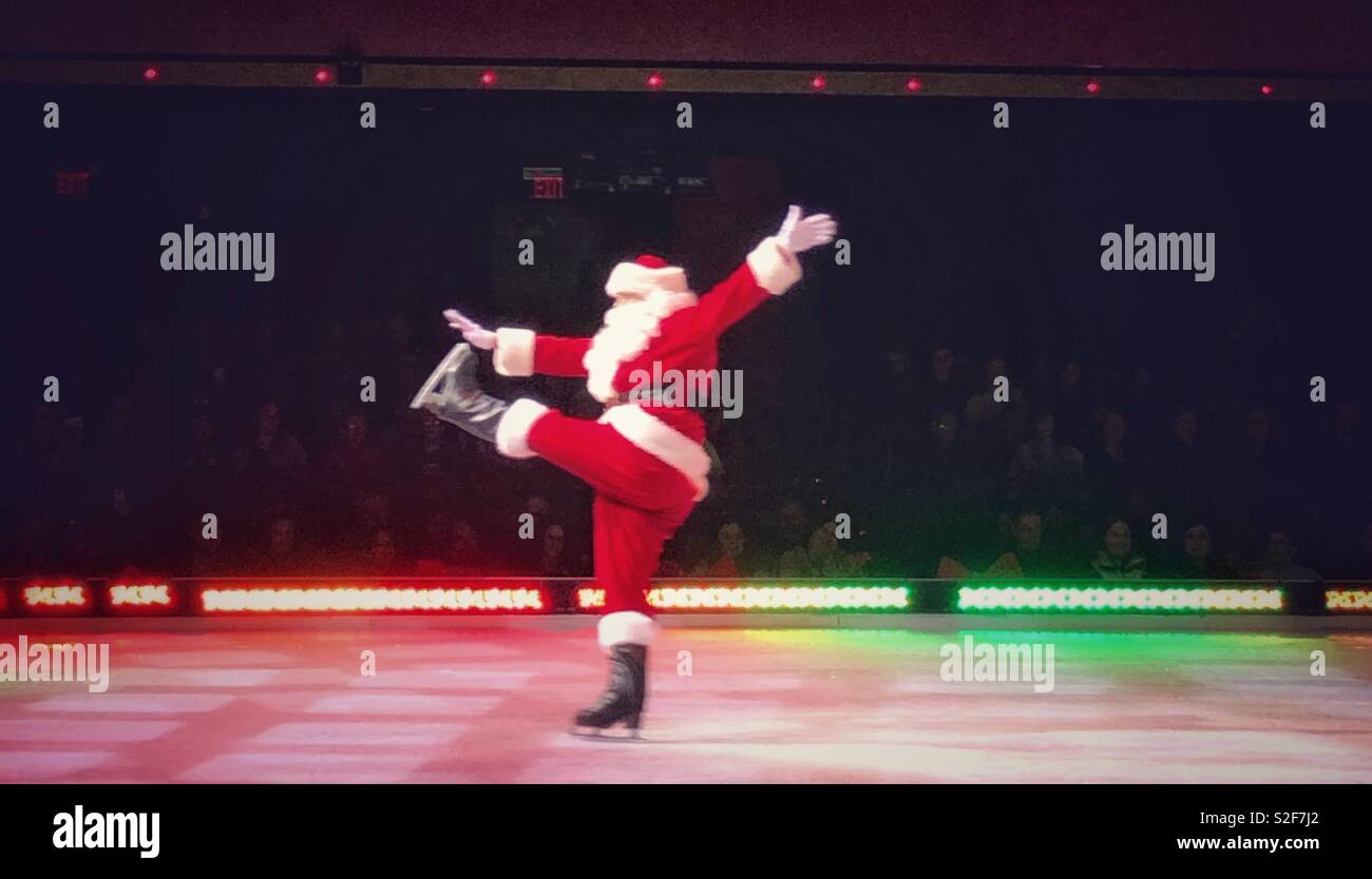 Christmas show performance hi-res stock photography and images - Alamy