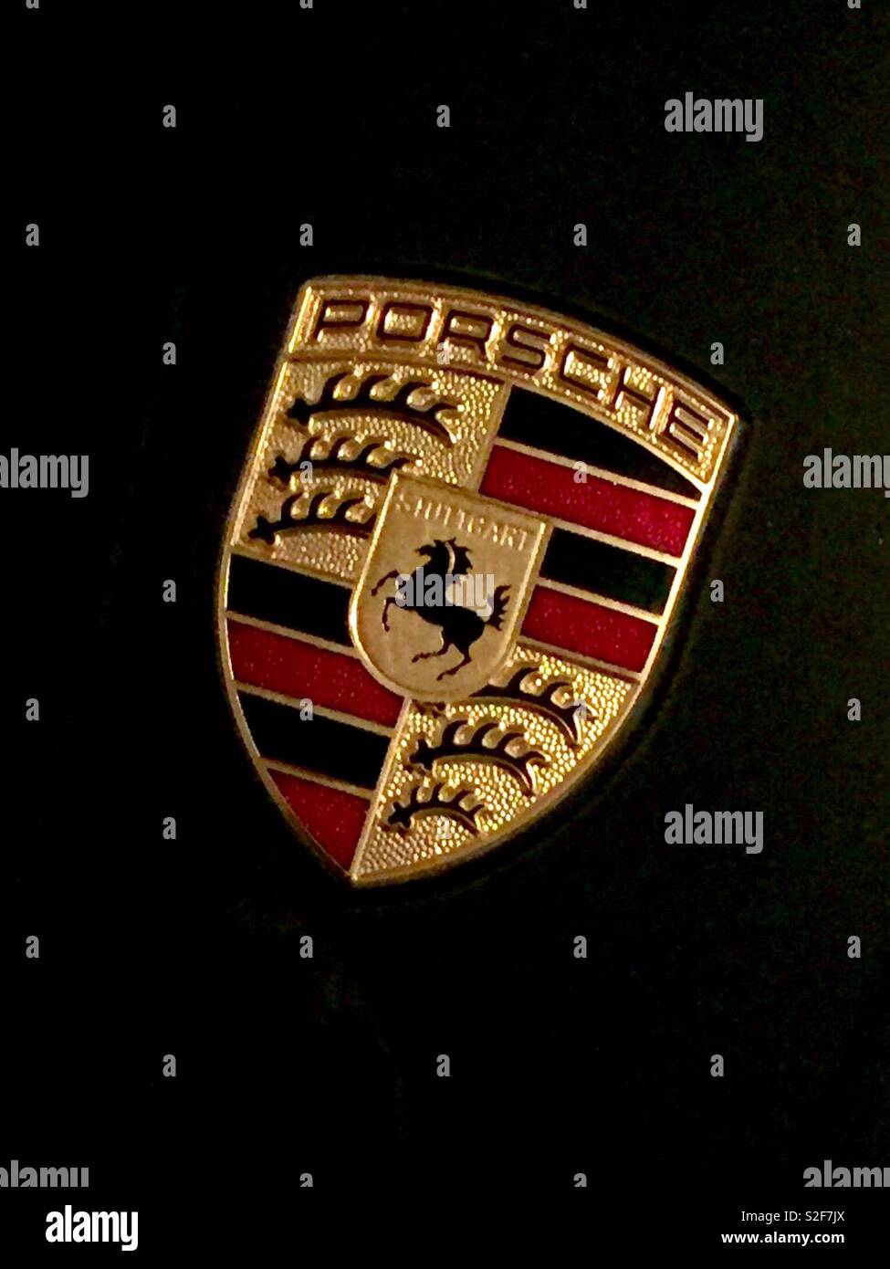 Porsche logo emblem hi-res stock photography and images - Alamy