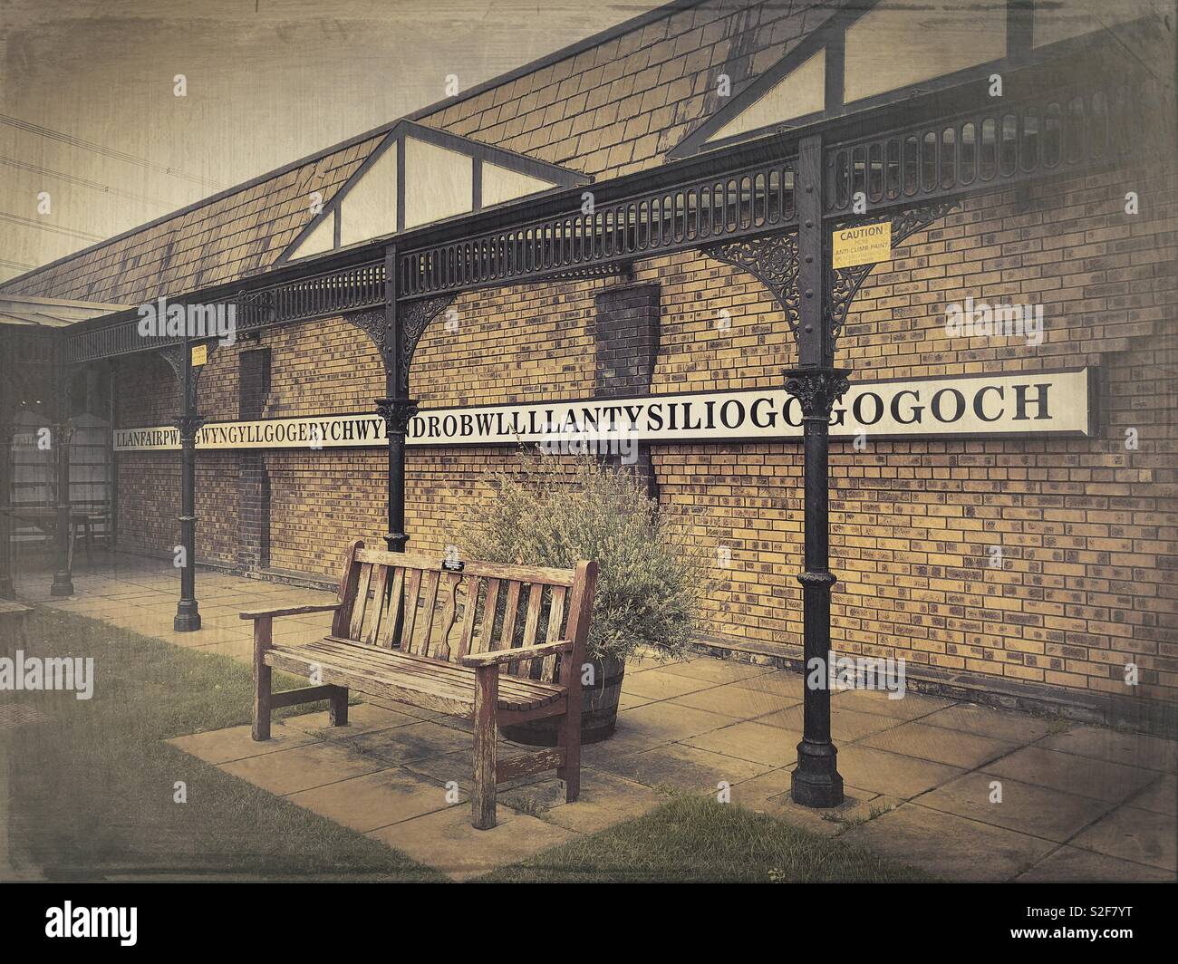 Llanfair­pwllgwyngyll­gogery­chwyrn­drobwll­llan­tysilio­gogo­goch, the ...