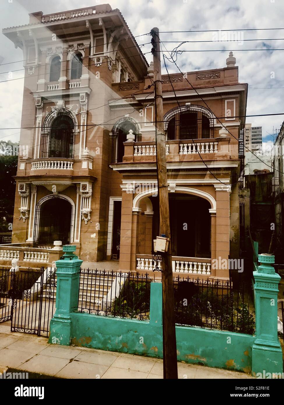 Caribbean colonial style house hi-res stock photography and images - Alamy