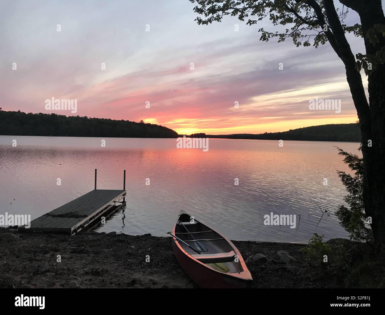 Pink canoe hi-res stock photography and images - Alamy