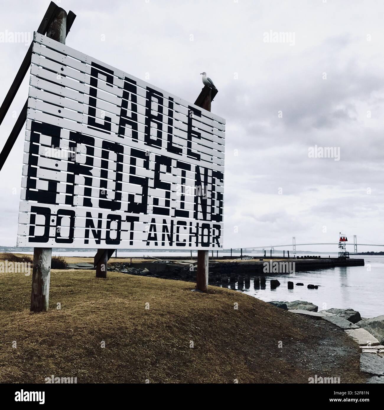 Cable crossing sign in front of the Pell Bridge Stock Photo - Alamy