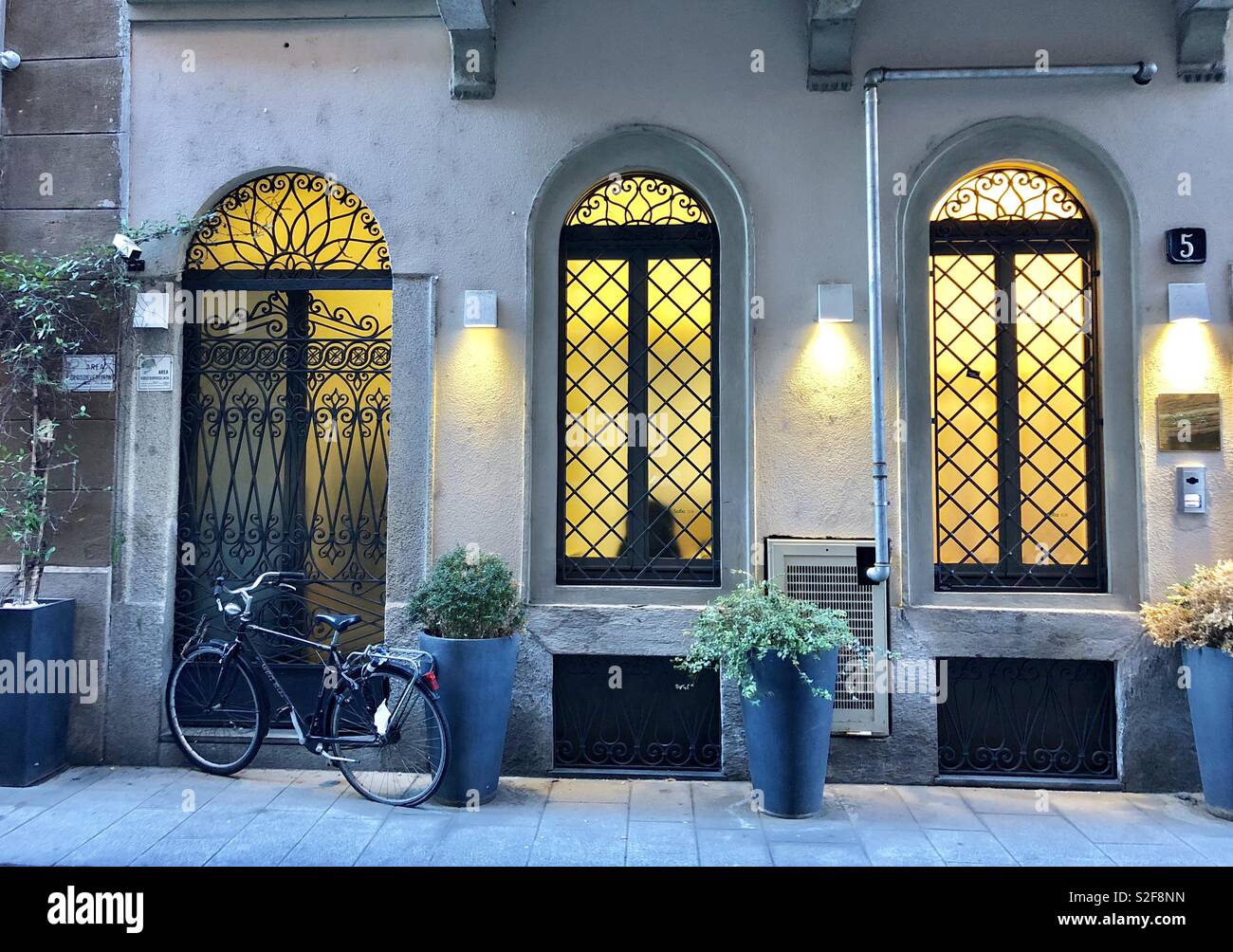 House and heart hi-res stock photography and images - Alamy