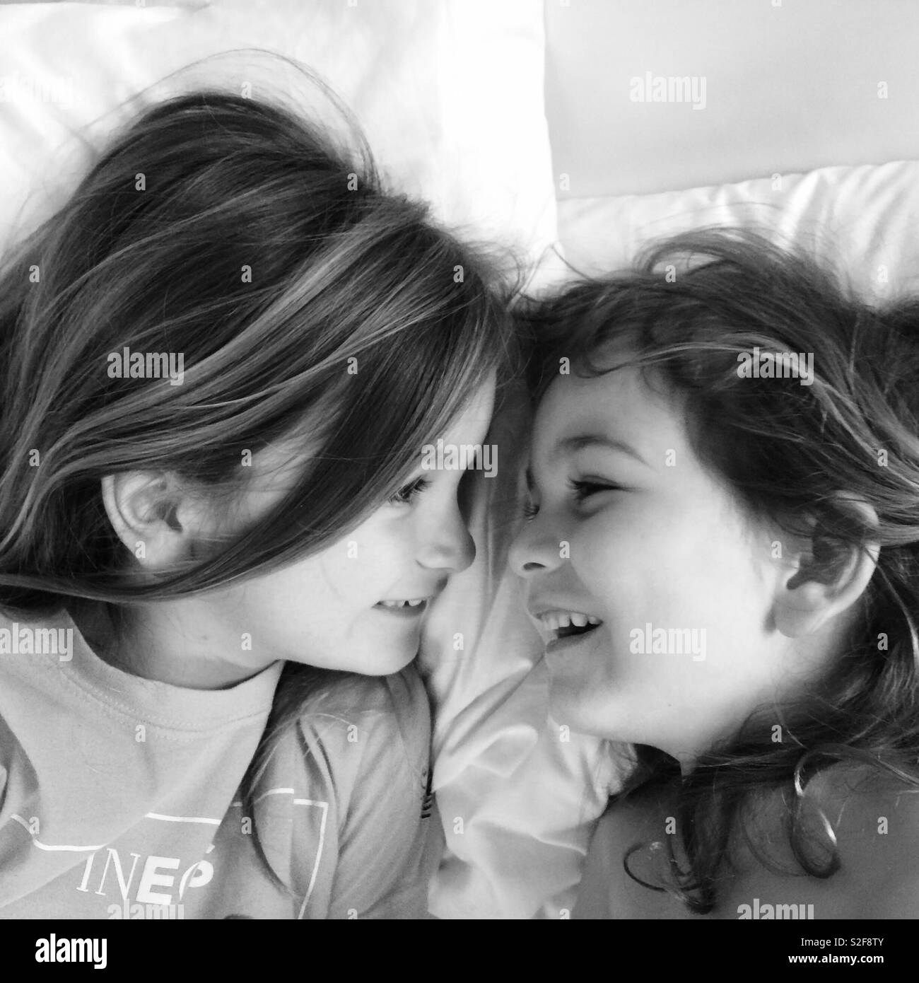 Sisters love hi-res stock photography and images - Alamy