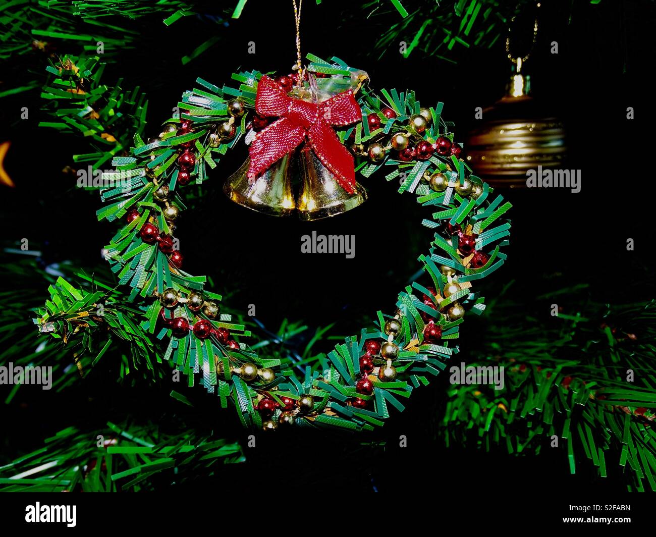 Christmas tree wreath hi-res stock photography and images - Alamy