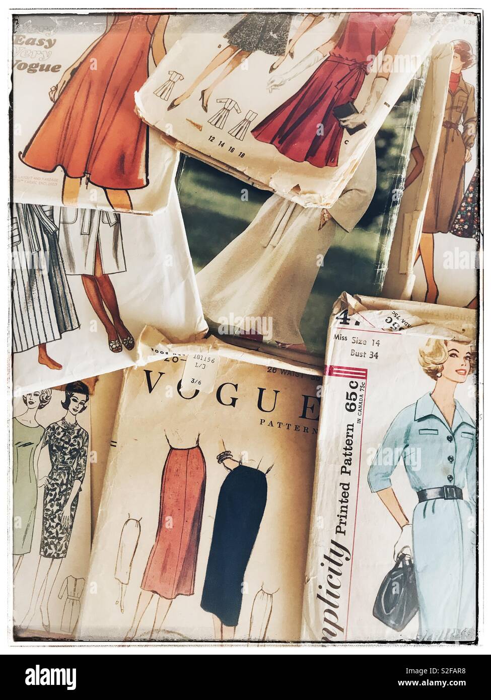 Vogue sewing patterns vintage hi-res stock photography and images - Alamy