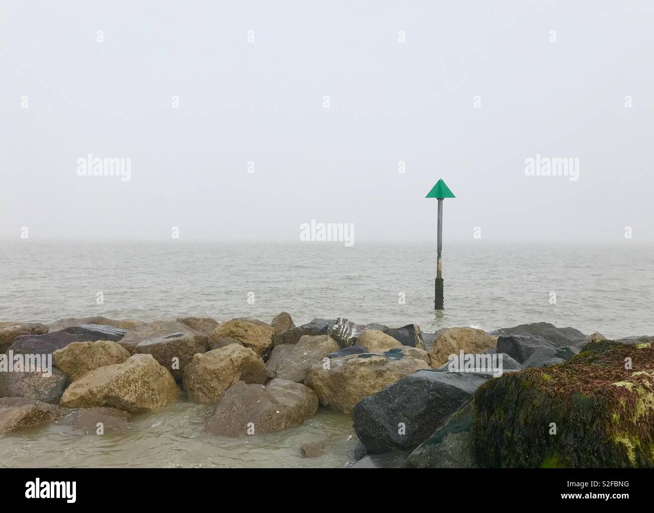 Calm water rocks hi-res stock photography and images - Alamy