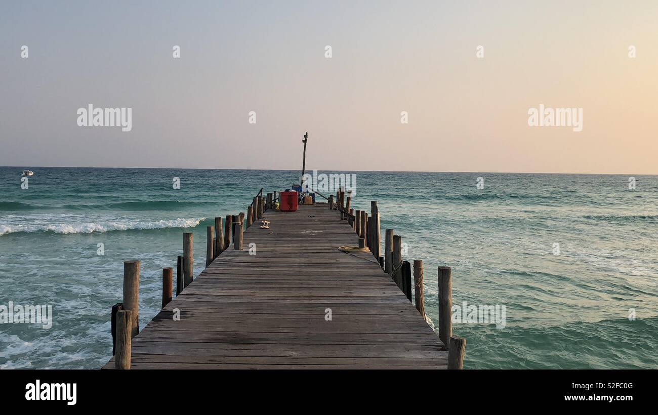 Landing bridge in Ocean Stock Photo - Alamy