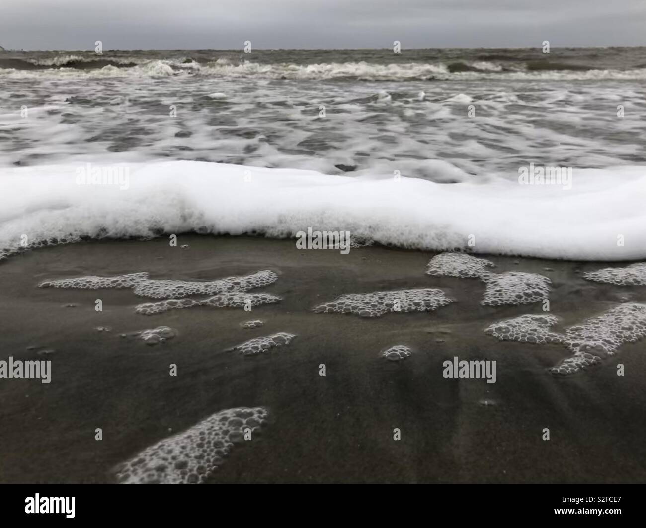 Waves at seashore hi-res stock photography and images - Alamy