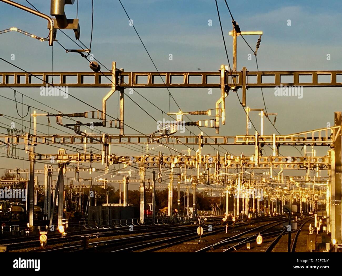 Lines railway hi-res stock photography and images - Alamy