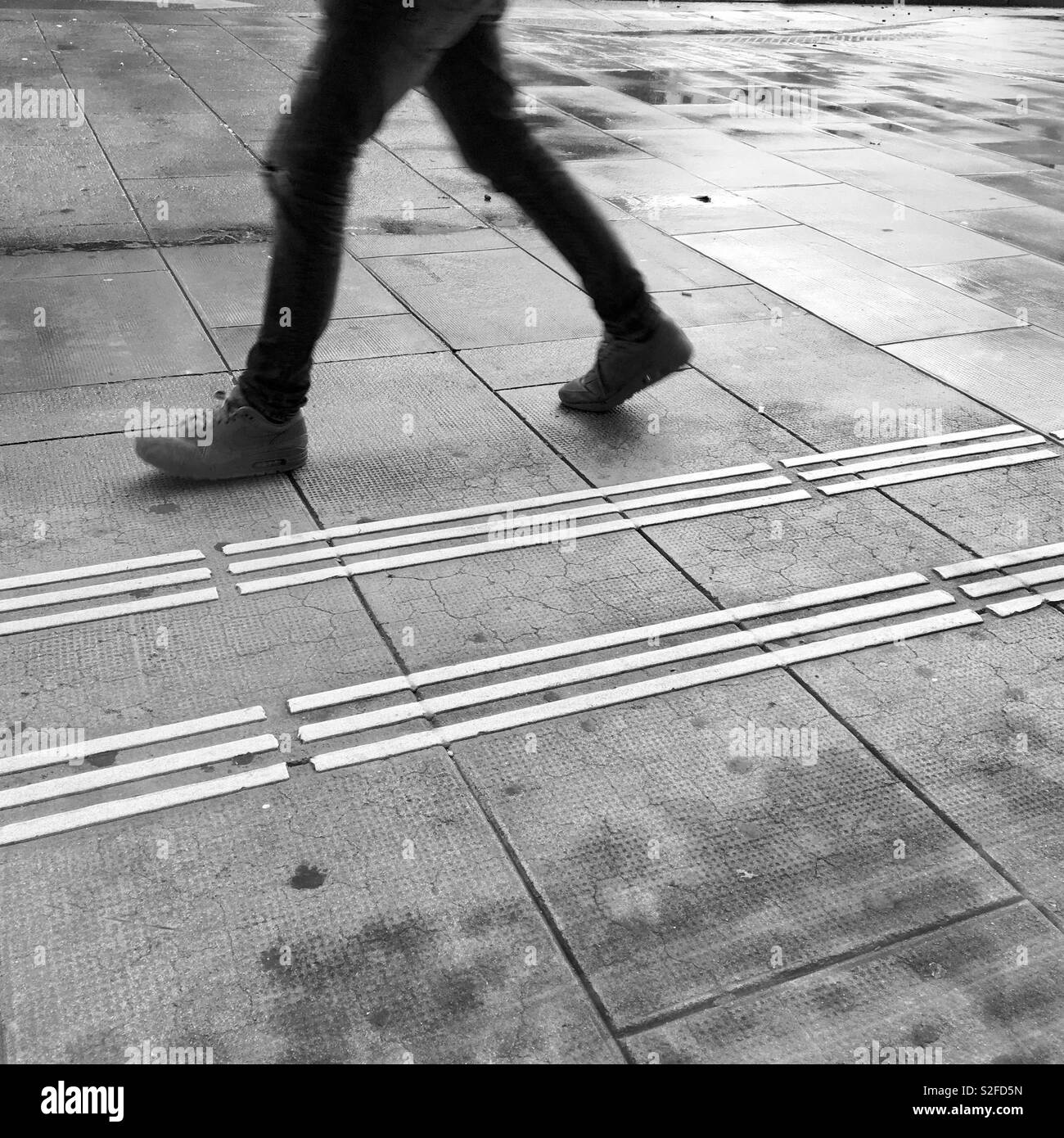 Following the lines hi-res stock photography and images - Alamy