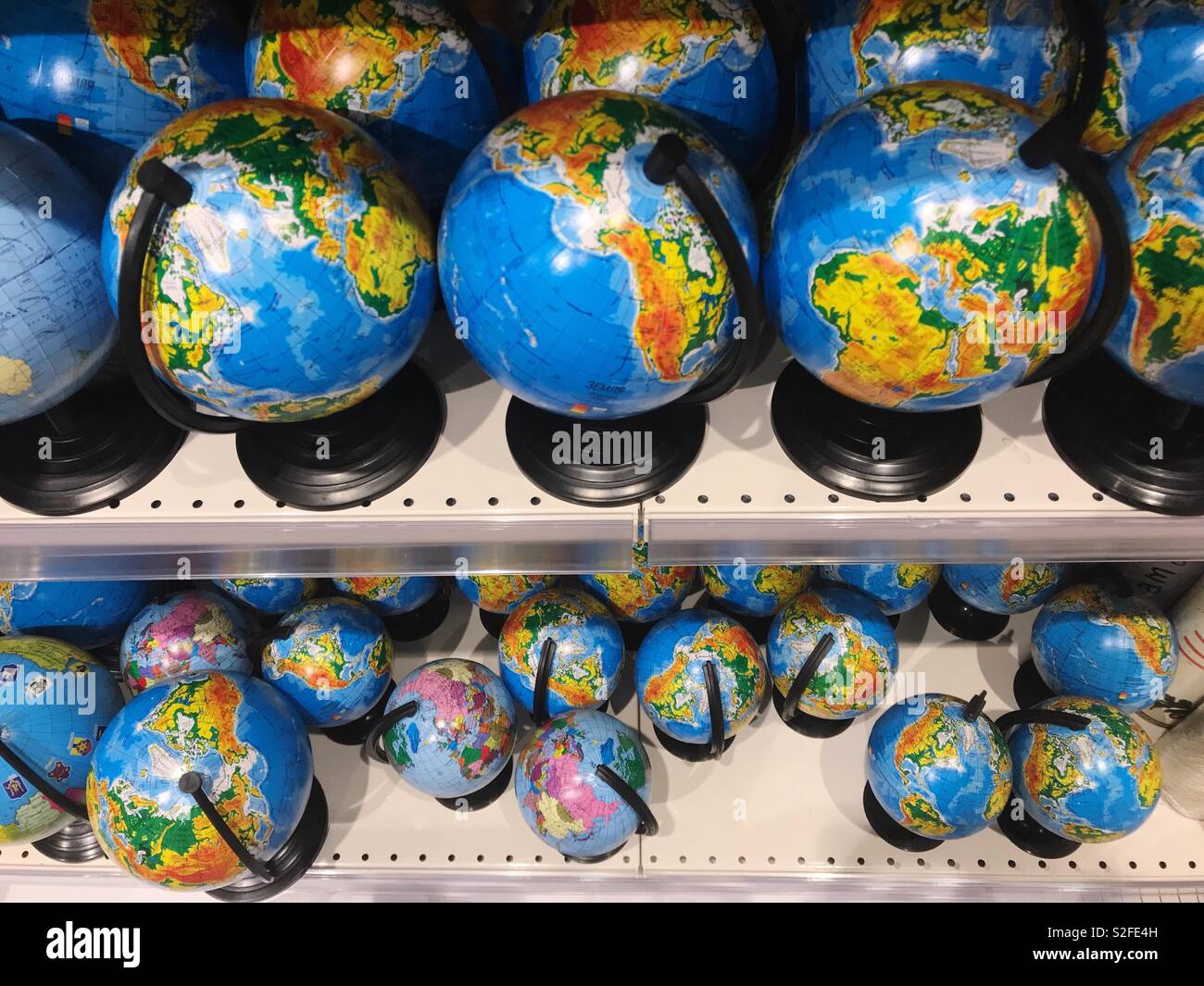 Map shop globe hi-res stock photography and images - Alamy