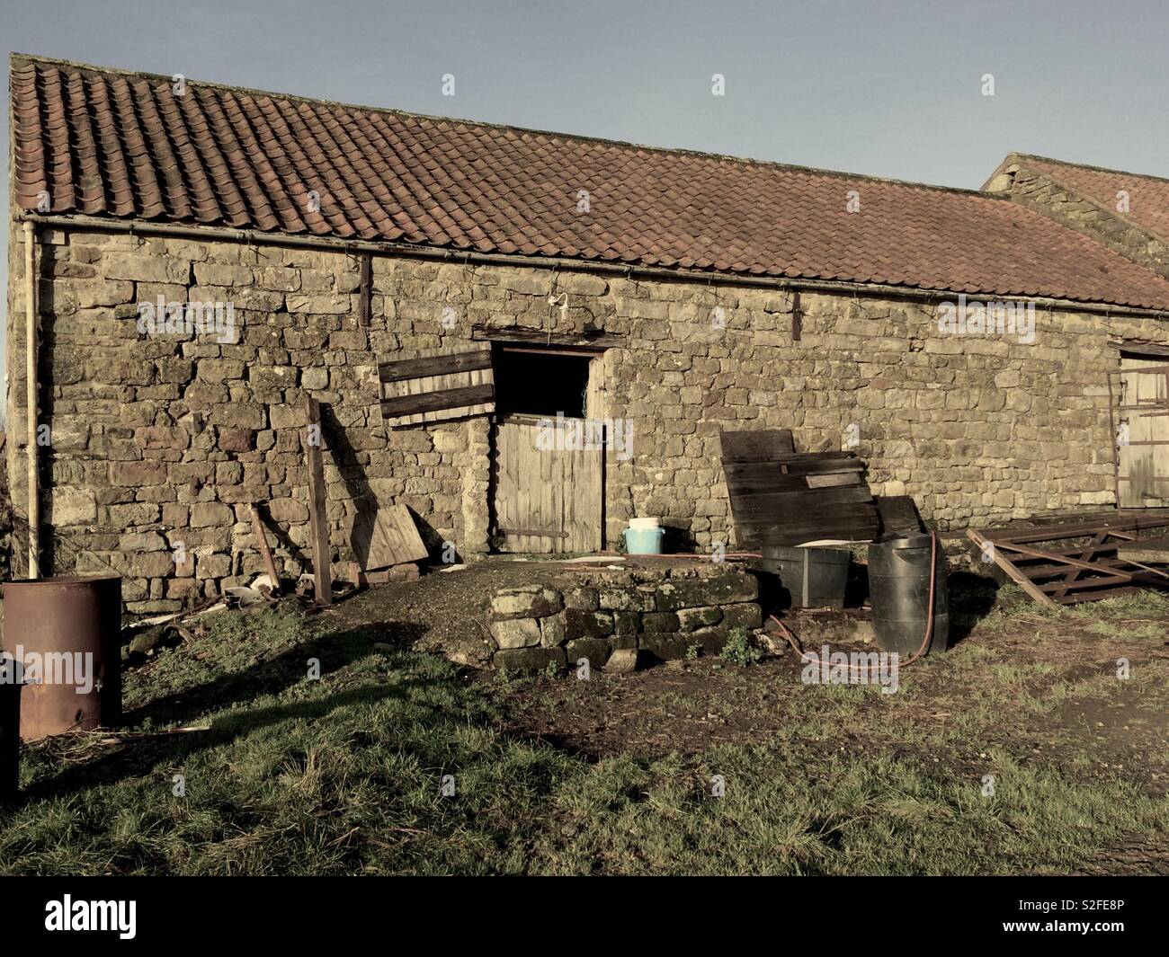 Farmyard door hi-res stock photography and images - Alamy