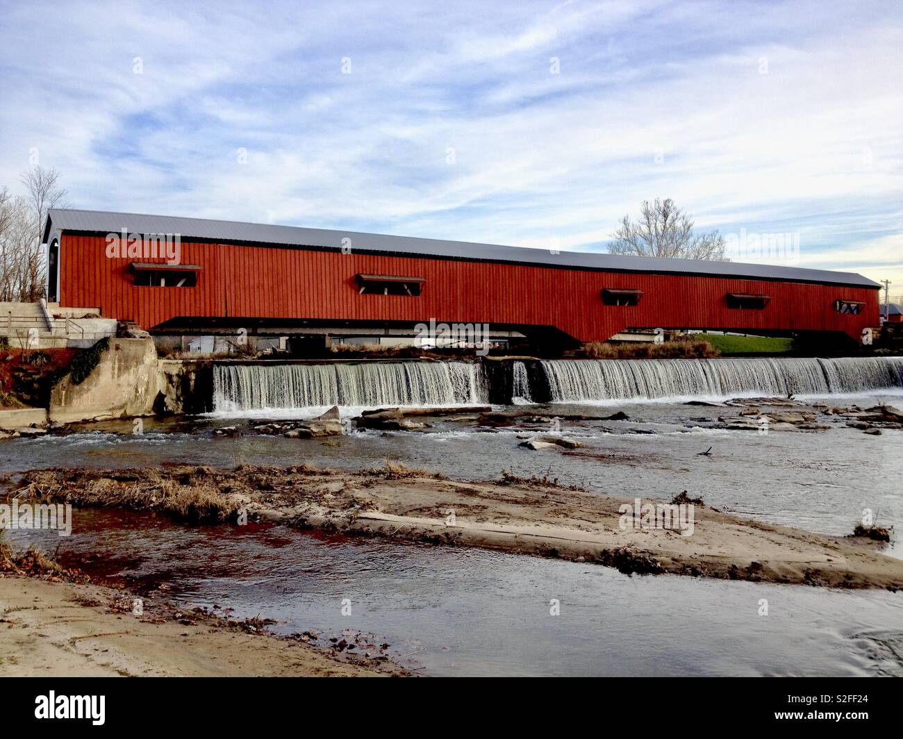 Bridge with waterfall hi-res stock photography and images - Alamy