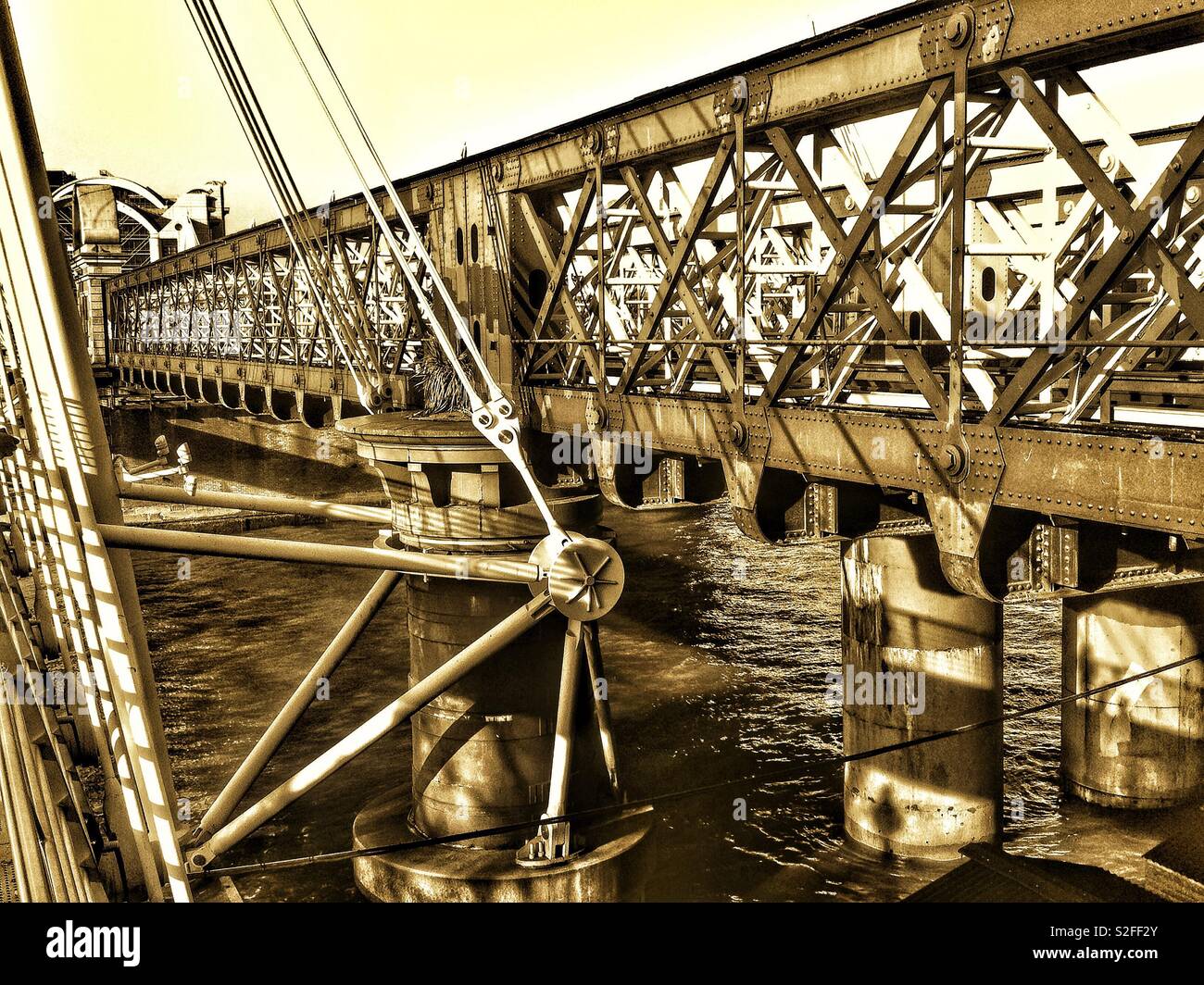 Lattice Bridge Stock Photos & Lattice Bridge Stock Images - Alamy